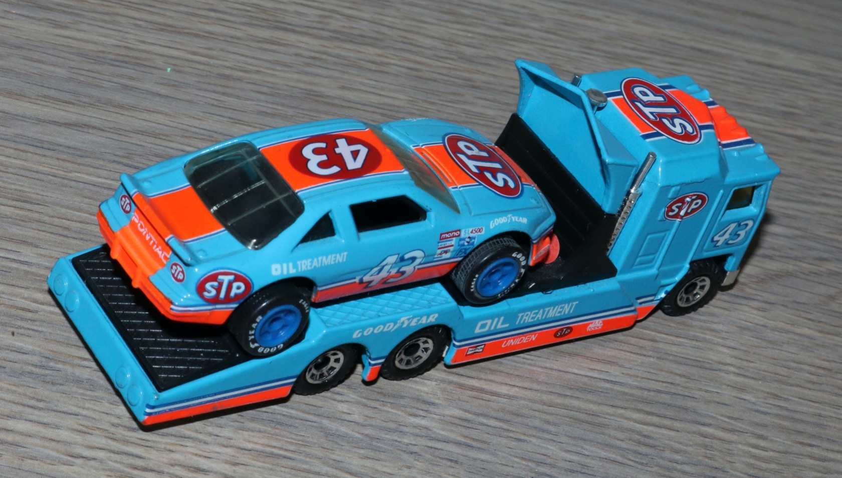Matchbox (Team Convoy) Kenworth Cabover Racing Transporter + Pontiac ...