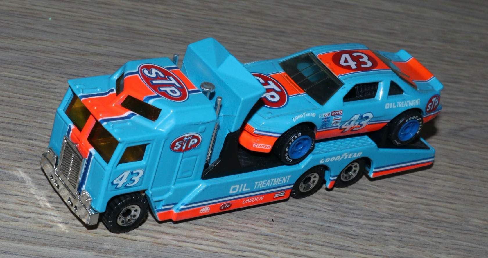 Matchbox (Team Convoy) Kenworth Cabover Racing Transporter + Pontiac ...