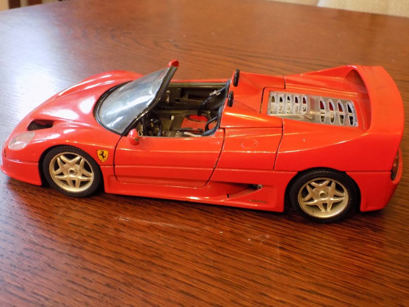 BBURAGO FERRARI F50 PIROS 1:18 FÉM MODELLUTÓ AUTÓMODELL