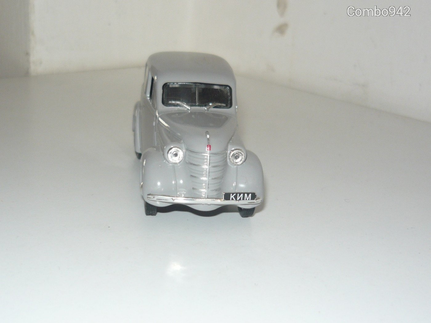 KIM 10-50 1:43 1/43 méretarányú orosz személygépkocsi modell