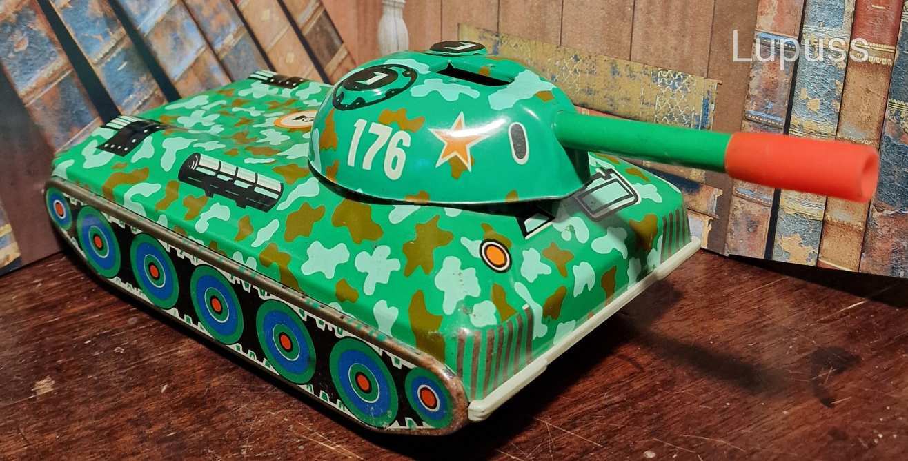 TANK 176. BOLYGÓMŰVES - MADE IN CCCP, RETRO ELEMES LEMEZJÁTÉK, MŰKÖDIK