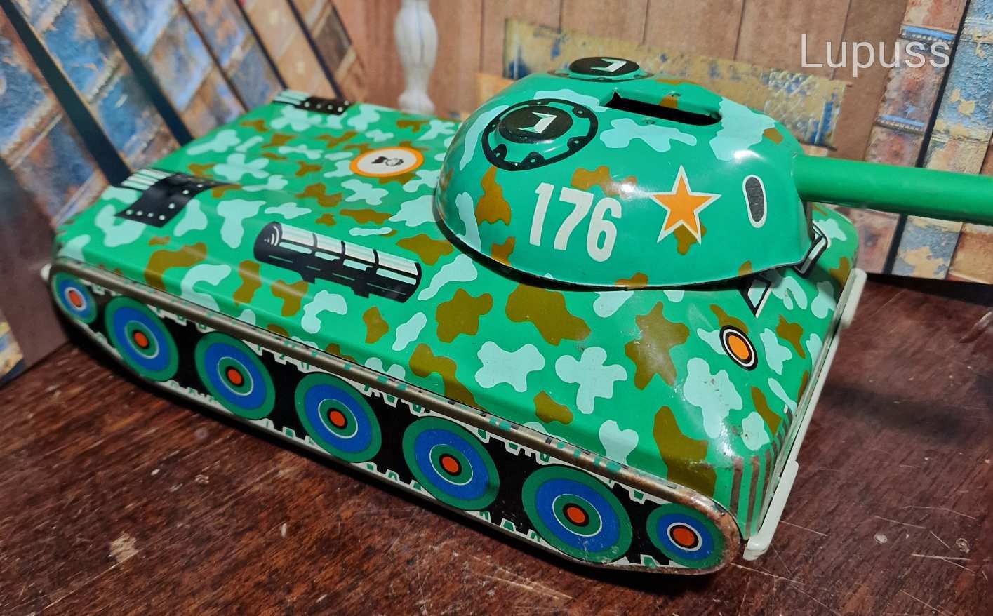 TANK 176. BOLYGÓMŰVES - MADE IN CCCP, RETRO ELEMES LEMEZJÁTÉK, MŰKÖDIK