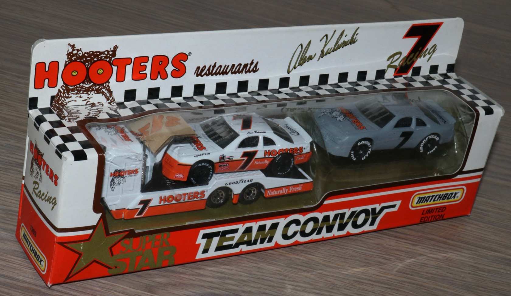 Matchbox Team Convoy - Kenworth vontató + Pontiac Grand Prix + Ford ...