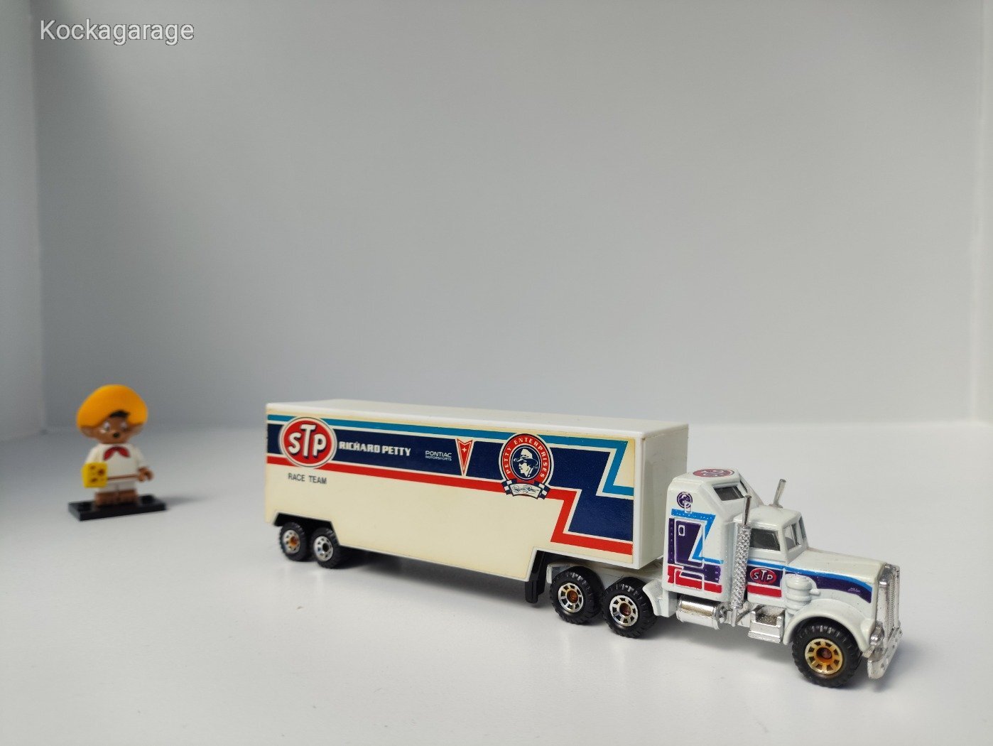 Matchbox Convoy Transporters CY Kenworth Aerodyne STP Race Team Kamion
