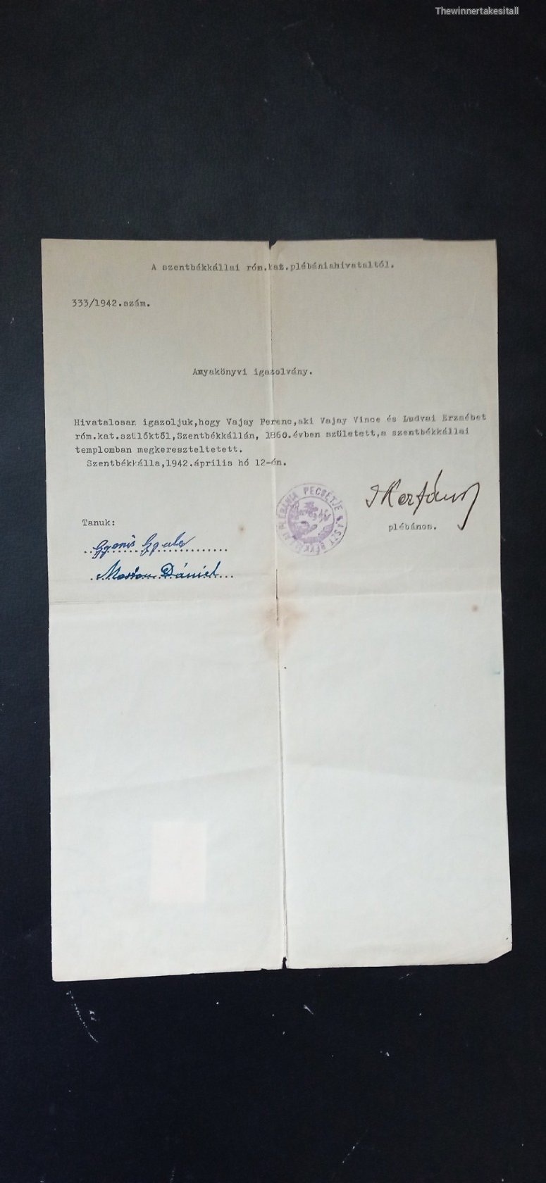 Anyakönyvi igazolvány 1942 vízjellel ellátott papíron okmány bélyeggel
