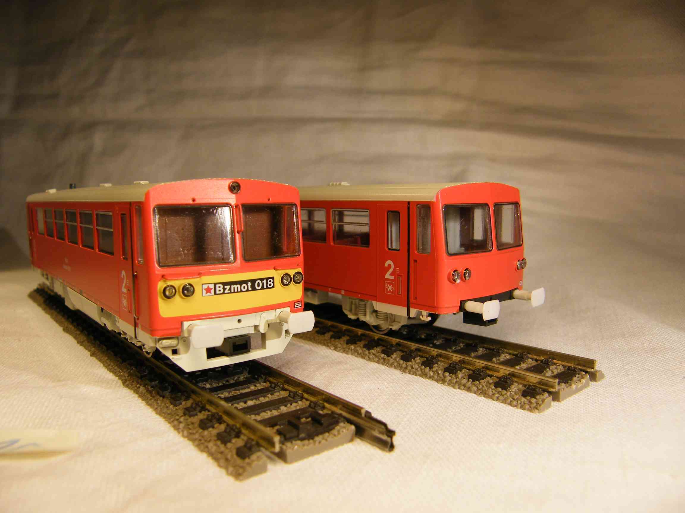 H0 1:87-es MTB-modell MÁV Bzmot 018 motorvonat+ MÁV Bzx mellékocsi új ...