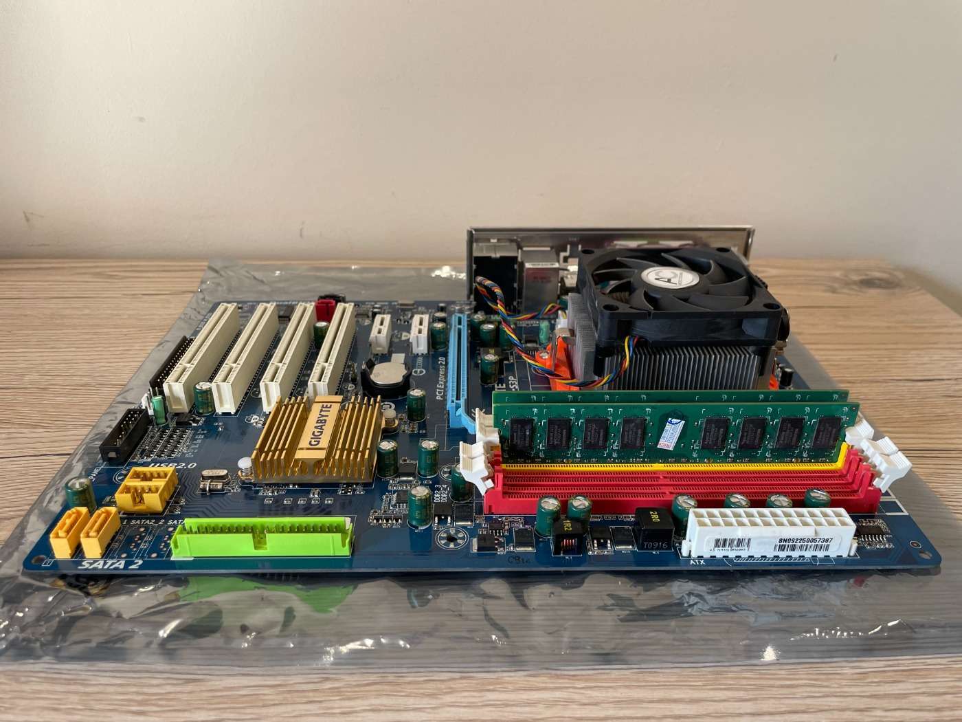 GIGABYTE GA-M52L-S3P félkonfig (AMD Phenom II X3 720 Black Edition CPU ...