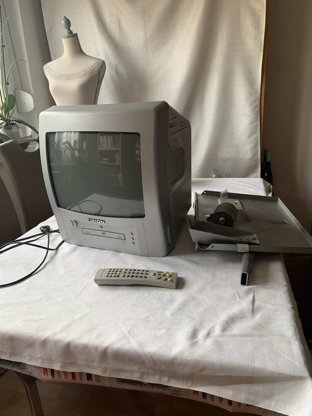 Retró ORION televízió (T 1445) beépített DVD lejátszóval és fali ...