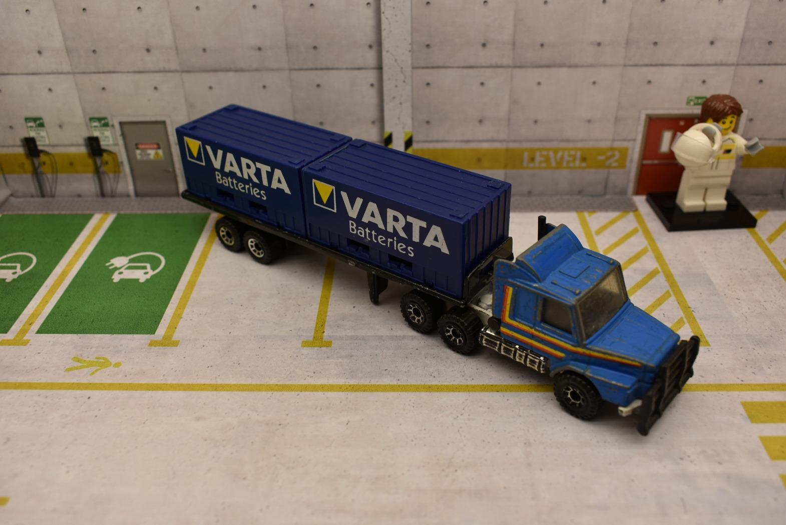 Matchbox Convoy Scania T142 Varta Container Truck Made in Macau
